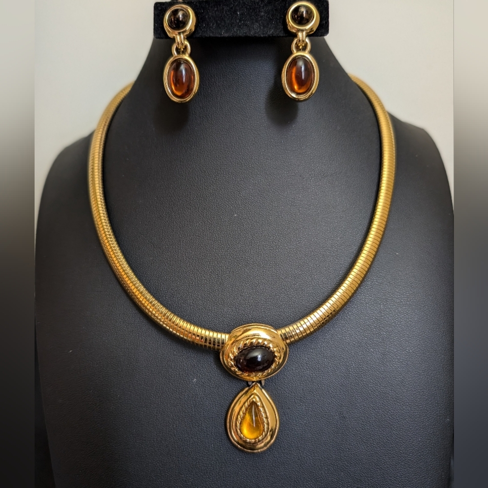 #55. Vintage Monet Gold Necklace With Vintage Earrings - Gem